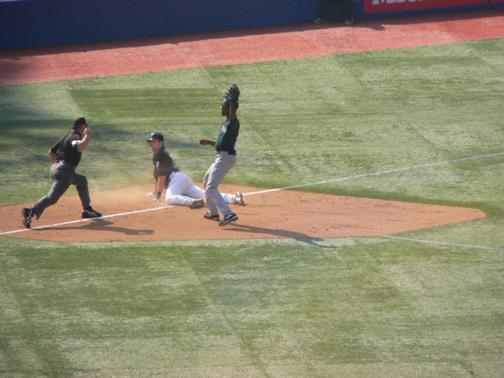 baseball-runner-thrown-out | Baseball Made Fun